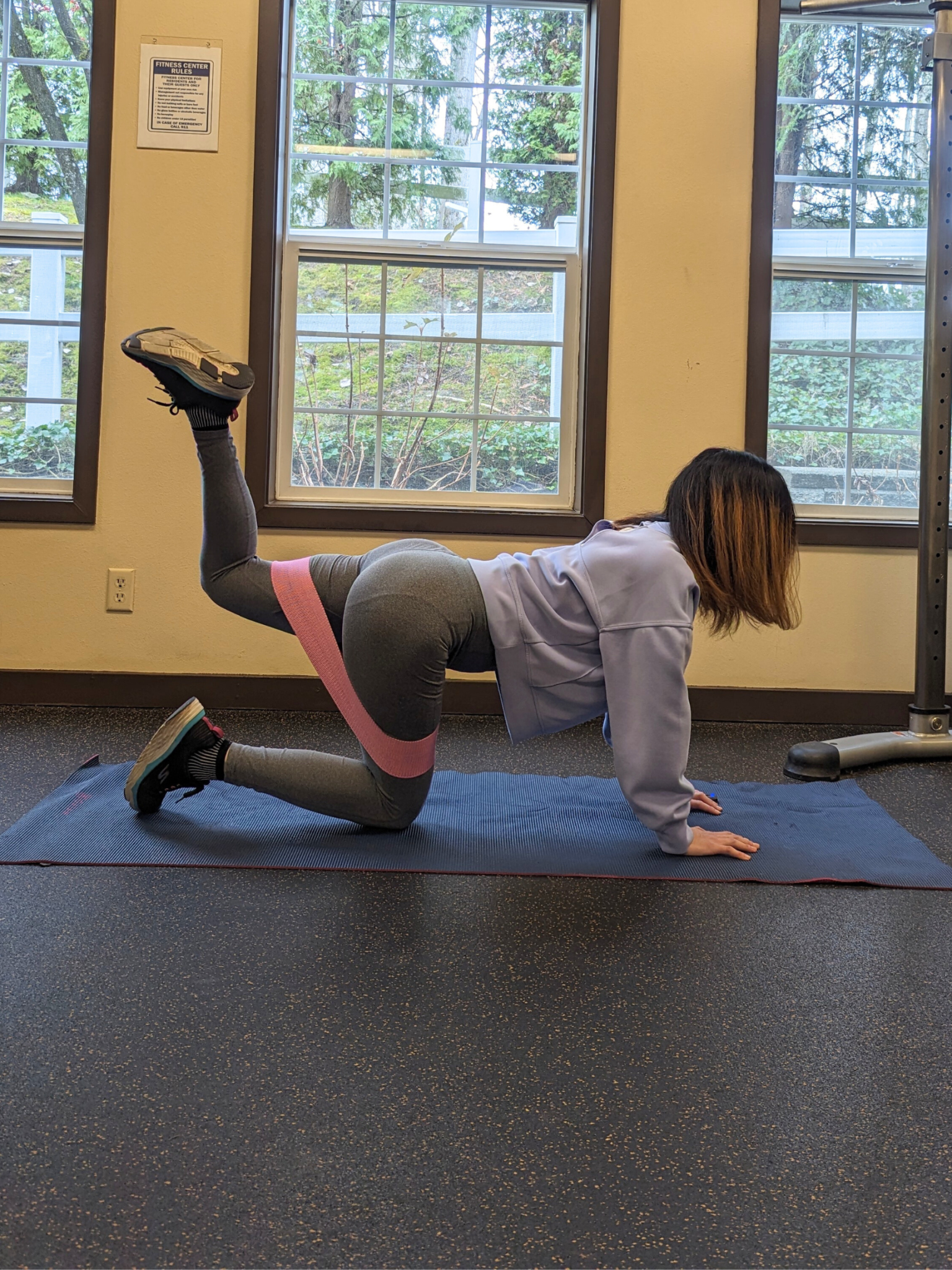 Quadruped hip extension | Workouts | NakaNaka Mom Fitness